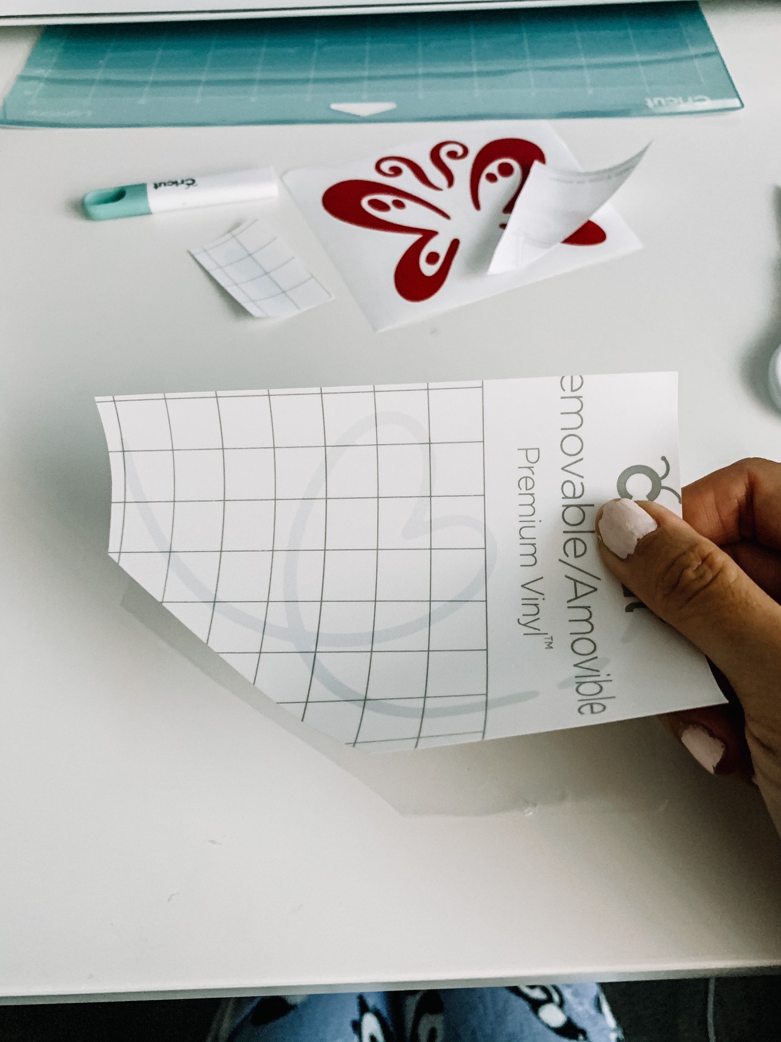 How to Create Vinyl Decals for your Window Using a Cricut Machine – The ...